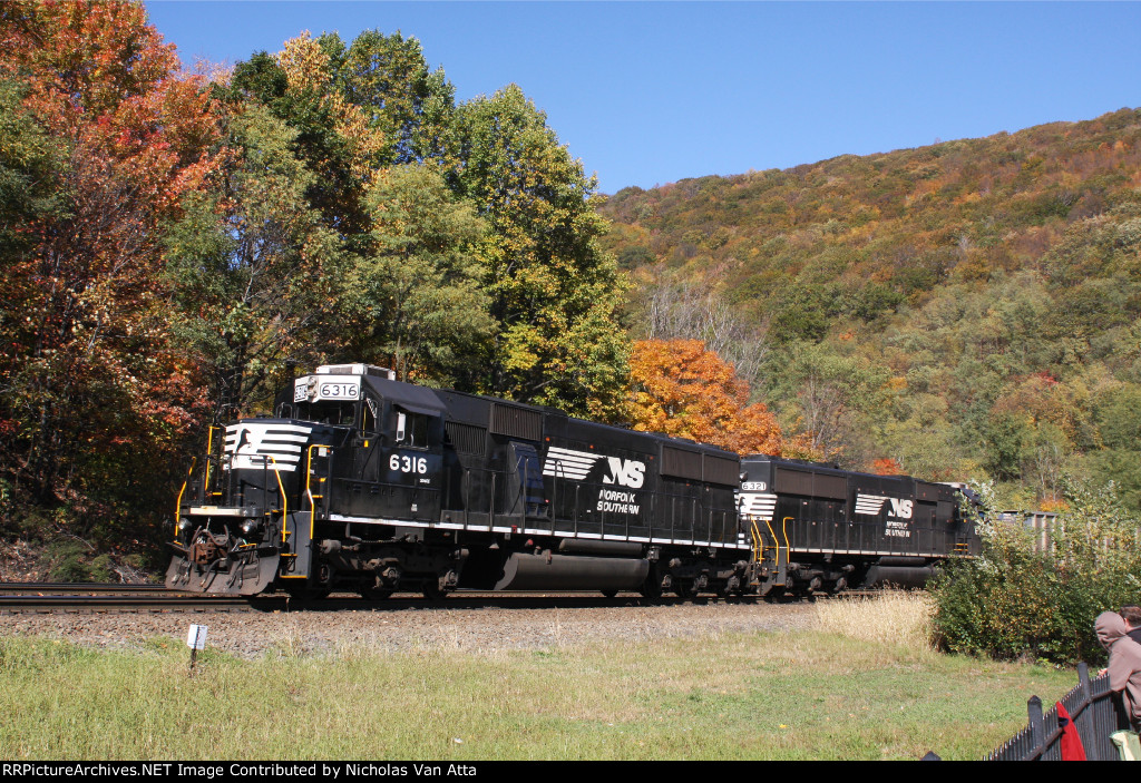NS 6316 and 6321 slow down a long coal drag through the Curve